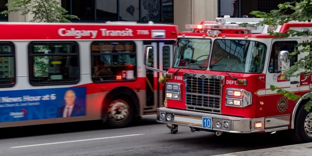 𝗟𝗶𝘃𝗲 𝗶𝗻 𝗧𝗼𝗿𝗼𝗻𝘁𝗼 𝘃𝘀 𝗟𝗶𝘃𝗲 𝗶𝗻 𝗖𝗮𝗹𝗴𝗮𝗿𝘆 | Comparison Toronto vs Calgary