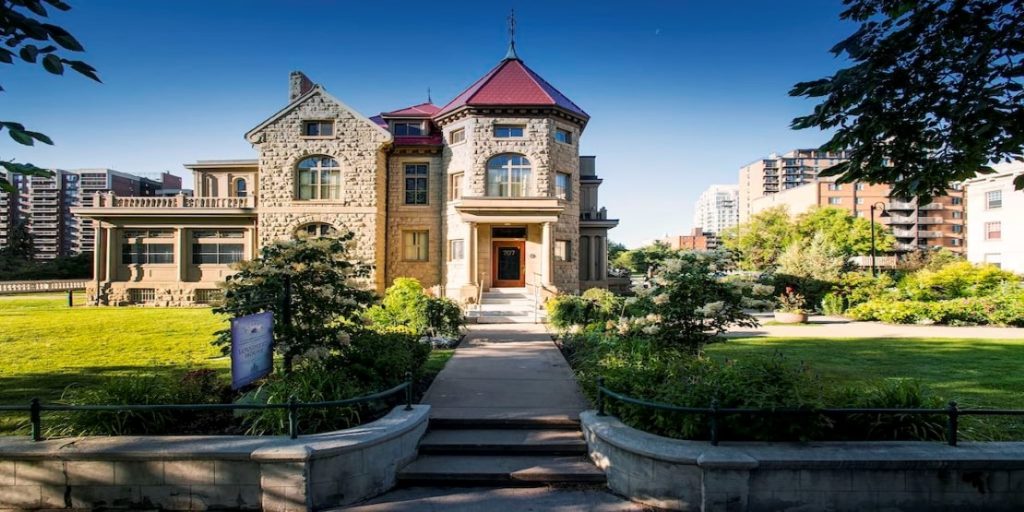 Popular Houses in Canada - A Guide for Your Next Vacation