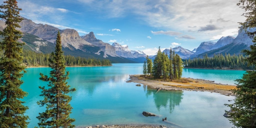 Best Places to Visit in Alberta - Beautiful Albertan Tourist Attraction