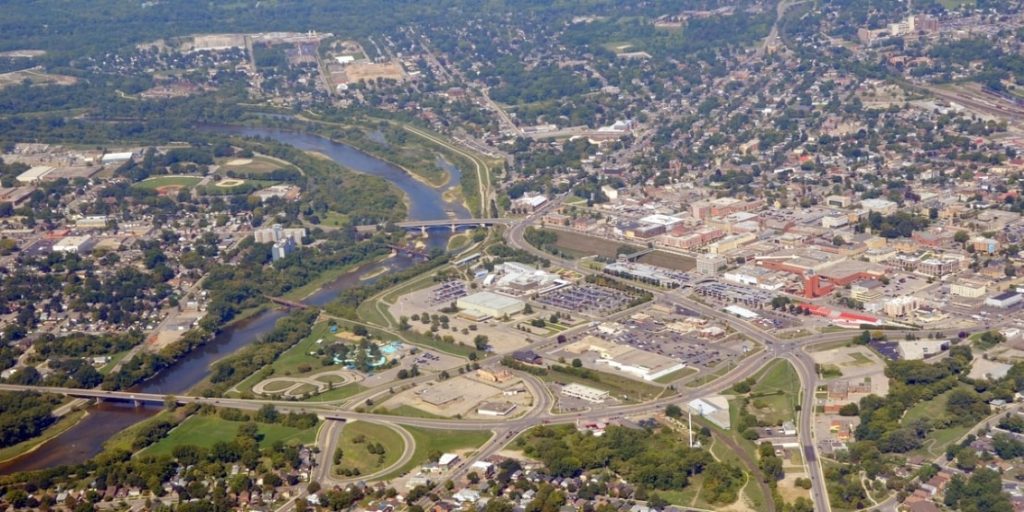 𝗠𝗼𝘃𝗶𝗻𝗴 𝘁𝗼 𝗕𝗿𝗮𝗻𝘁𝗳𝗼𝗿𝗱 𝗖𝗶𝘁𝘆 : Know Their Pros And Cons, Benefits etc