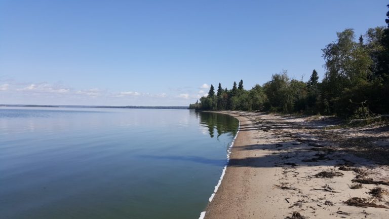 10 Best lakes in Alberta - Must Visit for the Beautiful View